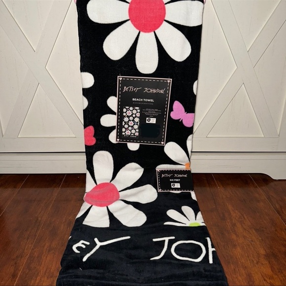 Betsey Johnson | Bath | Betsey Johnson Daisy Butterfly Beach Towel ...